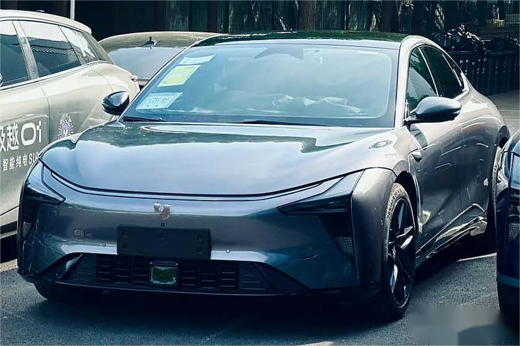 400/800V双平台，极越07街拍曝光！3秒级加速叫板SU7_车家号_发现车生活_汽车之家