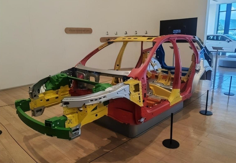 揭秘沃尔沃XC60笼式安全车身，守护每一次出行_车家号_发现车生活_汽车之家