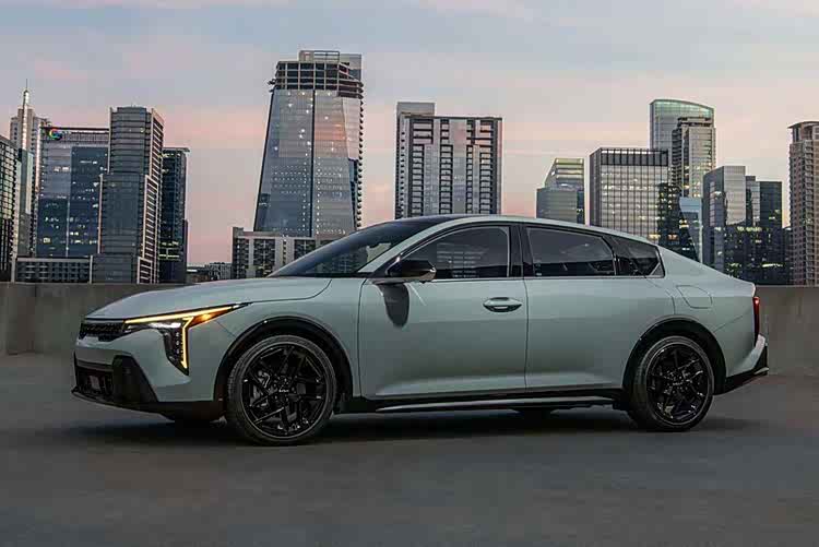 2025款起亚K4焕新登场，搭1.6T+8AT动力，尺寸空间大增，喜欢吗？_车家号_发现车生活_汽车之家