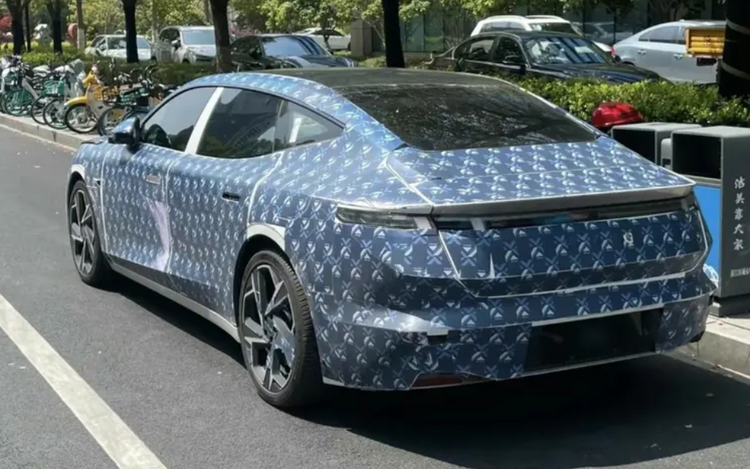 【文章】领克纯电轿车路试谍照曝光：内部代号E371，或命名为领克ZERO_车家号_汽车之家