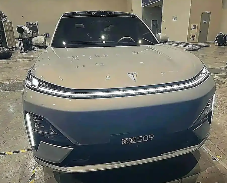 【文章】长安深蓝S09实车亮相！超长车身+六座布局，配华为ADS 3.0智驾_车家号_汽车之家