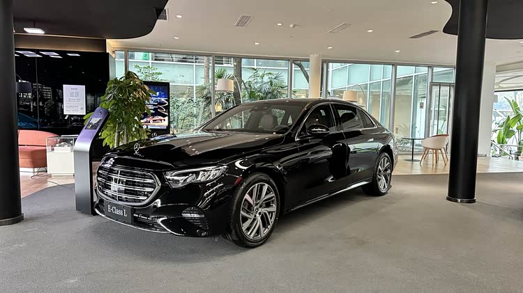 探店2025款奔驰E级，E260L裸车最低杀到35万，E300L落地50万以上_车家号_发现车生活_汽车之家