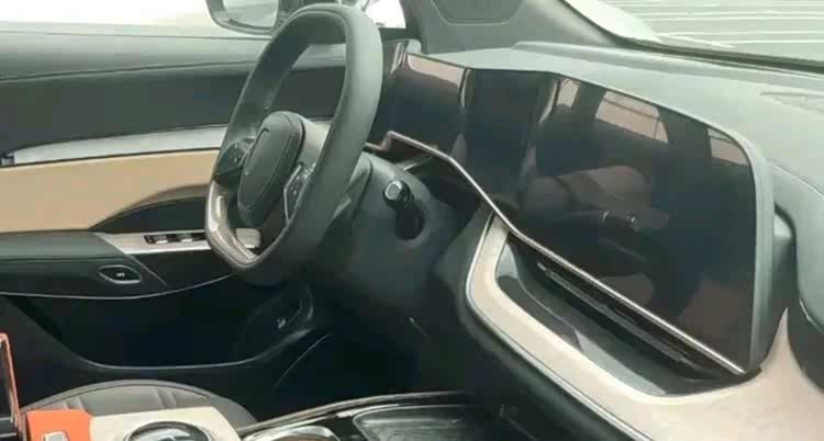 【文章】红旗EHS7曝光，纯电都市SUV新成员，空气悬挂+800V快充接口_车家号_汽车之家