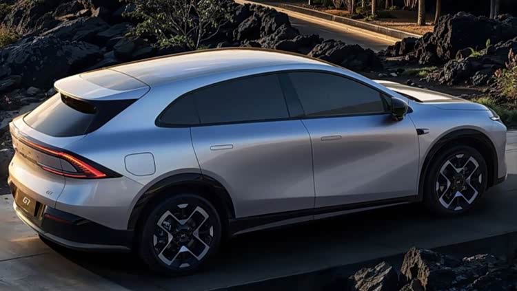 小鹏G7霸气来袭！全满配AI，要围攻特斯拉Model Y和小米YU7？_车家号_发现车生活_汽车之家
