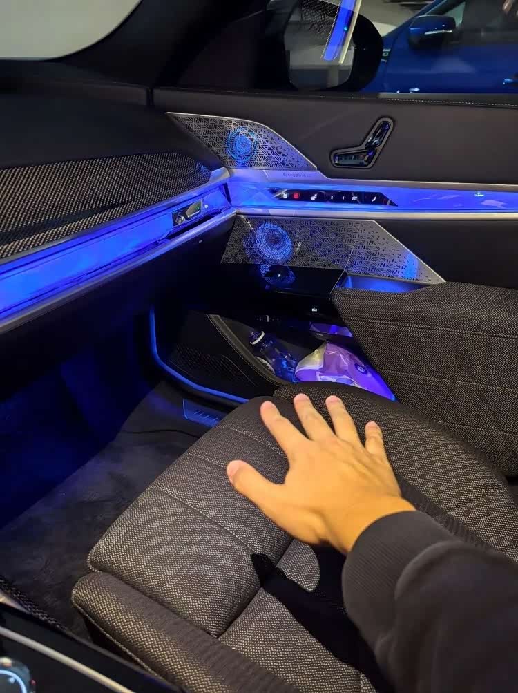 【文章】售价近200万！为什么宝马M760Le是一款真正意义上的好车？_车家号_汽车之家