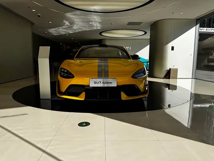 小米SU7 Ultra将于2月27日上市 预售价81.49万元/展车已到店_车家号_发现车生活_汽车之家