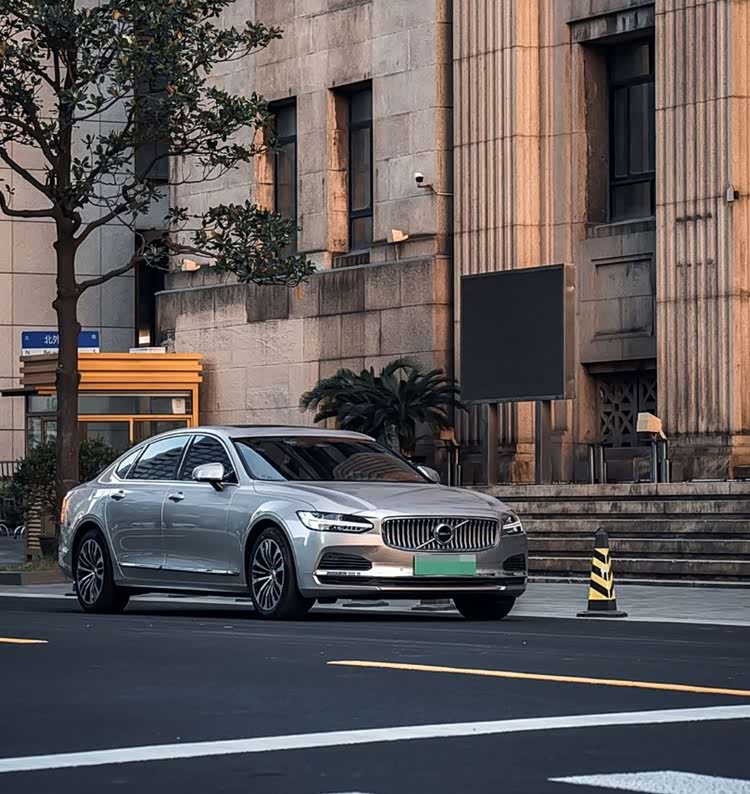 不装了，沃尔沃摊牌了！“卷王”S90入局豪华家用C级车市场_车家号_发现车生活_汽车之家