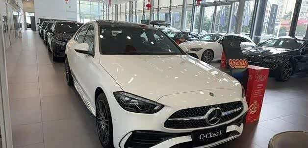 【文章】买奔驰C级，到底选C200还是C260L好呢？看完明白了！可别再买错了_车家号_汽车之家
