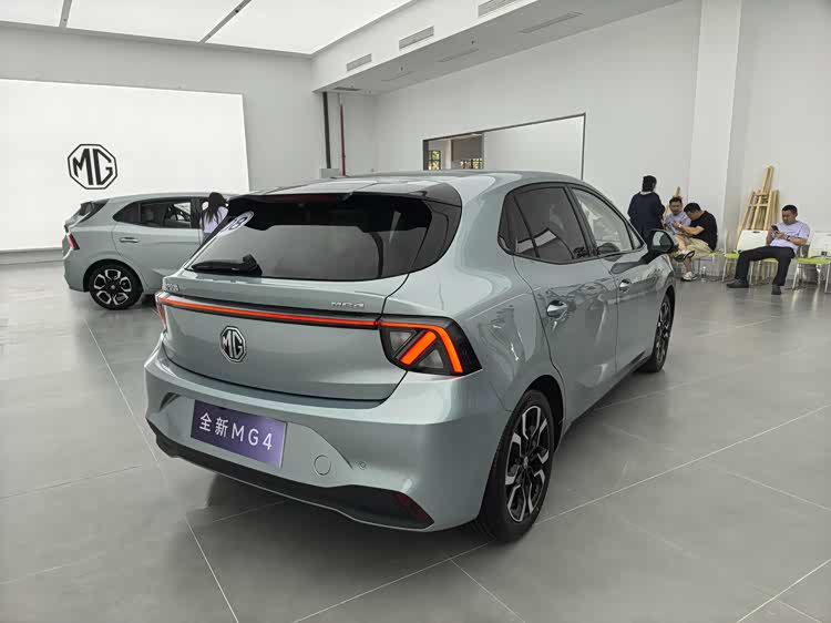 半固态电池+537km续航！全新MG4实车曝光，比ID.3还大配OPPO座舱_车家号_发现车生活_汽车之家