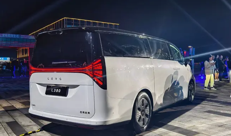 吉利LEVC翼真汽车首款纯电MPV L380预计6月28日上市，续航650km_车家号_发现车生活_汽车之家