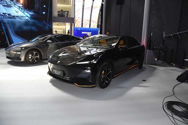 深蓝SL03两周年黑金骑士版上市，外观更酷炫，售价16.69万元起_车家号_发现车生活_汽车之家