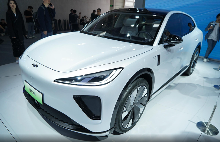 奇瑞风云E06实拍，混动/纯电可选，激光雷达+城市NOA配冰箱_车家号_发现车生活_汽车之家