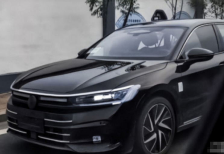 大众迈腾B9实车图曝光！内饰开窍配“大彩电”，叫板雅阁、凯美瑞_车家号_发现车生活_汽车之家