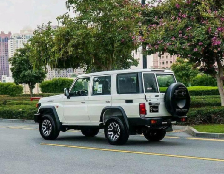 指导价69万起，2024款“丰田陆巡LC76”实车图，硬派越野的代表！_车家号_发现车生活_汽车之家