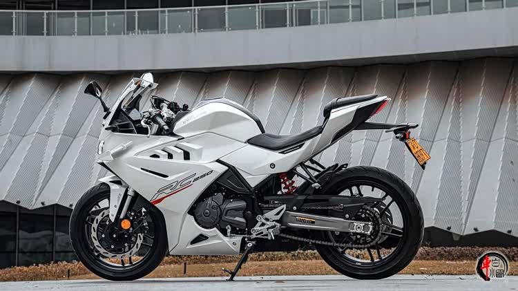 新车｜售价不到1.5万元！赛科龙RC250飓风版，动力提升+双摇臂_车家号_发现车生活_汽车之家