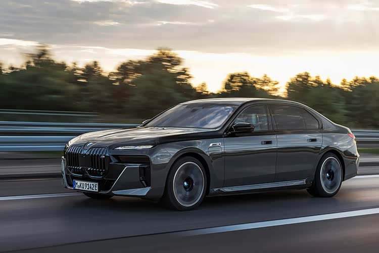 【文章】试驾｜宝马M760Le：虽然没有V12，但依然可以成为“王”_车家号_汽车之家