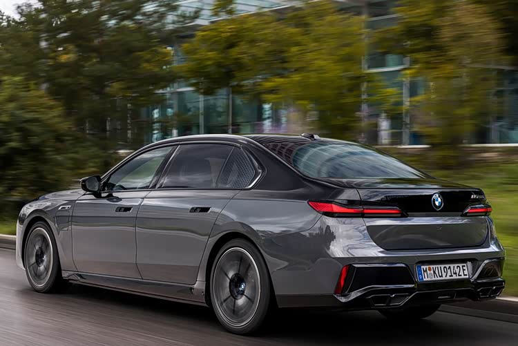 【文章】试驾｜宝马M760Le：虽然没有V12，但依然可以成为“王”_车家号_汽车之家