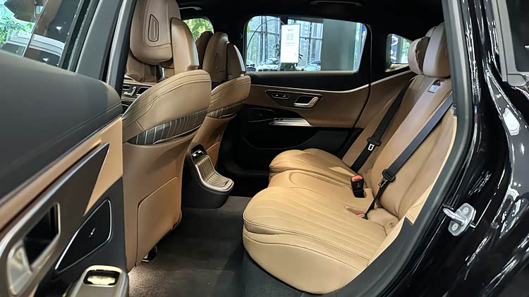 探店2025款奔驰E级，E260L裸车最低杀到35万，E300L落地50万以上_车家号_发现车生活_汽车之家