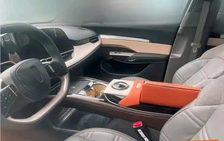 【文章】红旗EHS7曝光，纯电都市SUV新成员，空气悬挂+800V快充接口_车家号_汽车之家