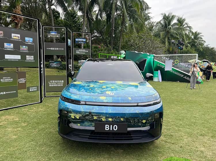 全新零跑B10街头亮相，悬浮大屏+激光雷达+218马力，续航510km！_车家号_发现车生活_汽车之家