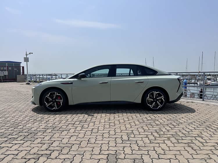 红旗EH7正式上市 推出五款车型，售价区间为22.98万-30.98万元_车家号_发现车生活_汽车之家