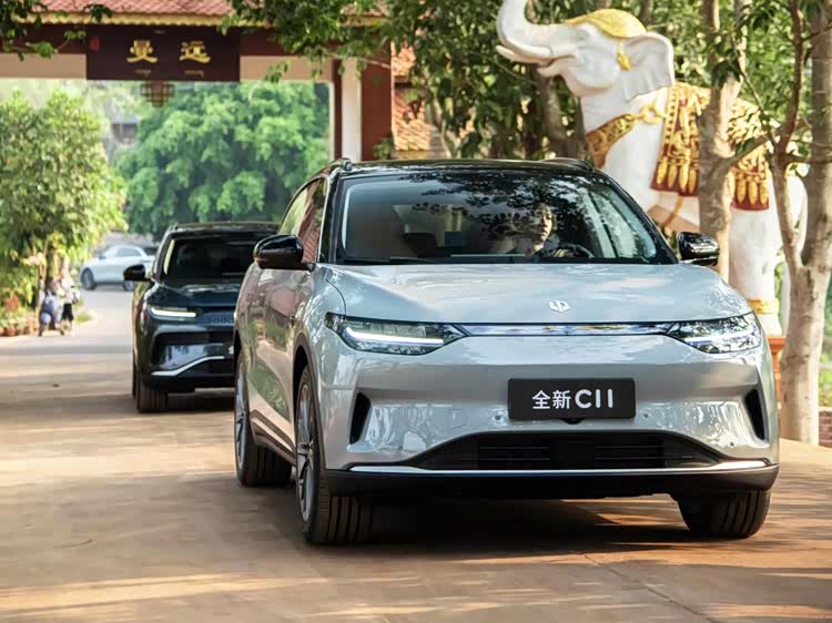 【文章】零跑C11可油可电真“卷王”，8295芯片+FSD减振器，加量不加价！_车家号_汽车之家