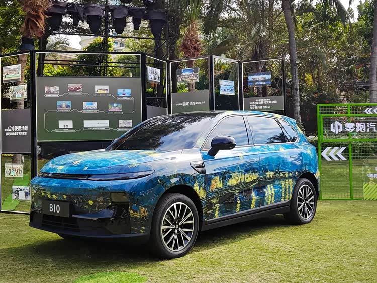 全新零跑B10街头亮相，悬浮大屏+激光雷达+218马力，续航510km！_车家号_发现车生活_汽车之家