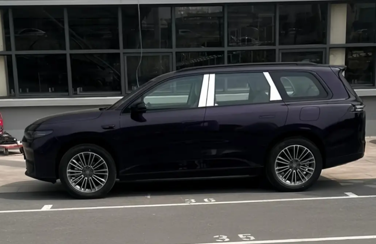 对标理想L6？零跑C16实车谍照曝光，有5/6座可选！后排配大彩电_车家号_发现车生活_汽车之家