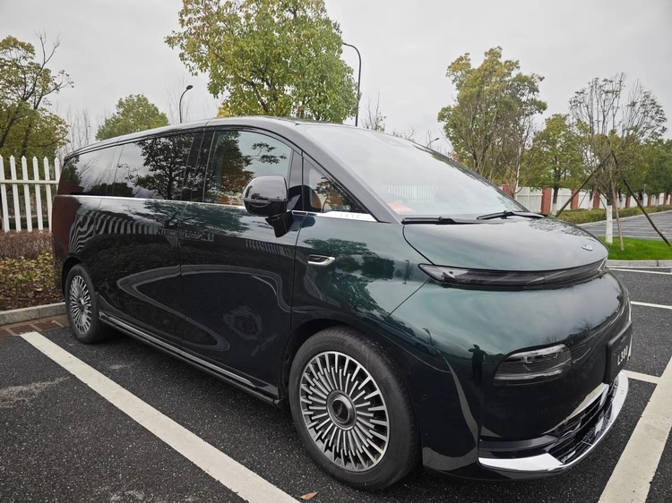 吉利翼真L380实车现身，外观颜值不输理想MEGA，配8座+续航650km_车家号_发现车生活_汽车之家