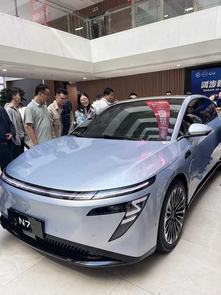 酷似小鹏P7的N7来了！东风日产实车到店，续航620KM超给力！_车家号_发现车生活_汽车之家