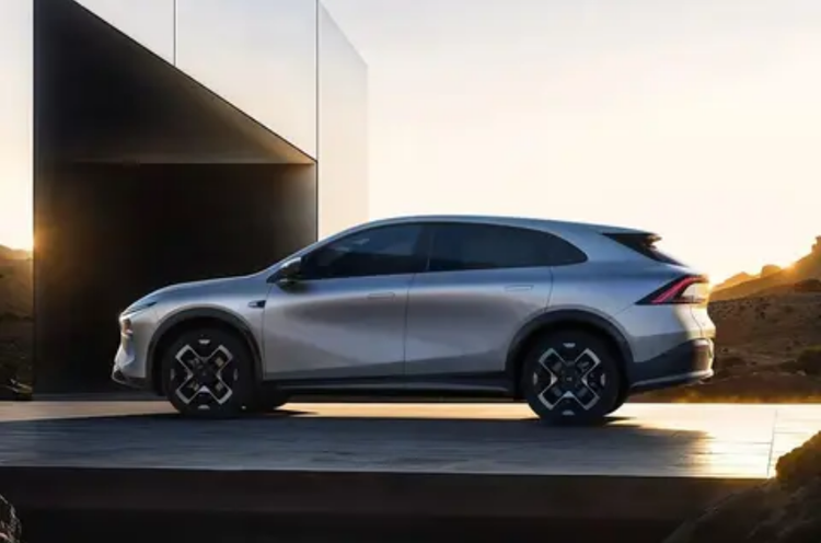 【文章】小鹏全新SUV G7官图发布，溜背造型，P7+同款尾灯，智能配置抢眼_车家号_汽车之家