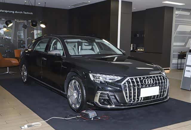 奥迪最独特的A8L，车长5450MM，C柱带专属标识，逼格堪比迈巴赫S_车家号_发现车生活_汽车之家