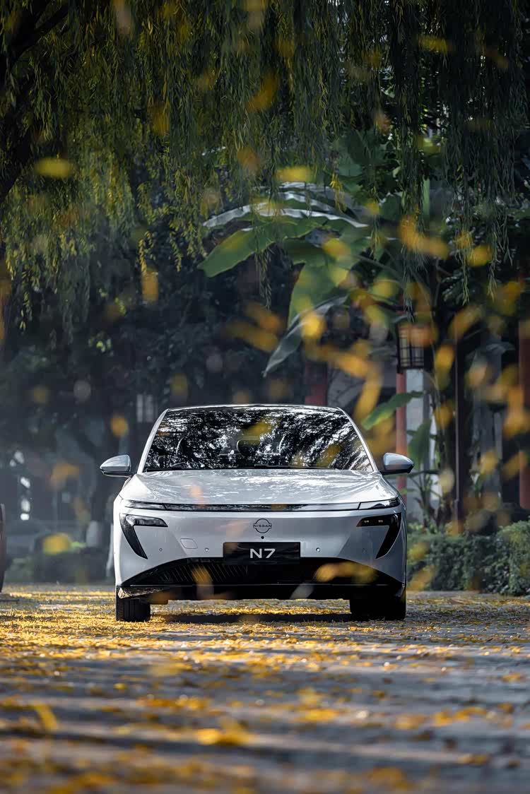 东风日产N7，配备百万级大沙发+8295p芯片，预计售价15-20万！_车家号_发现车生活_汽车之家