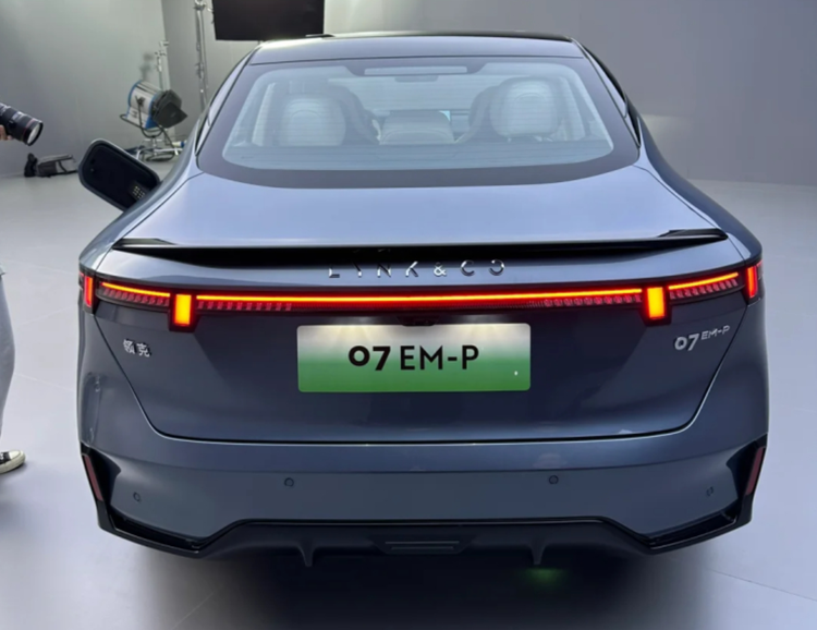 领克07EM-P实车，“青蛙眼”变犀利，插电混动中型空间_车家号_发现车生活_汽车之家