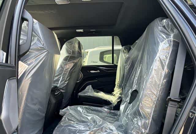 实拍凯雷德短轴版，外观霸气，搭载6.2L+10AT，动力很强劲_车家号_发现车生活_汽车之家