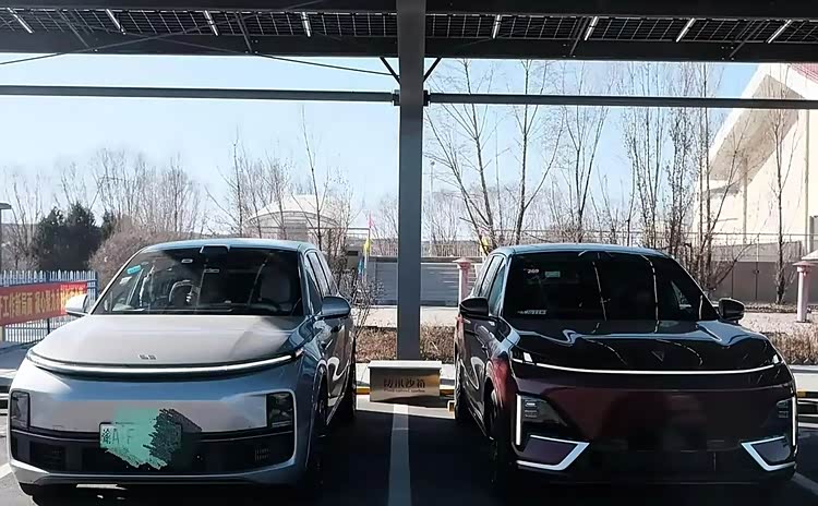 【文章】深蓝S09实车曝光：搭载增程2.0与华为智驾，6座设计迎战理想L9！_车家号_汽车之家