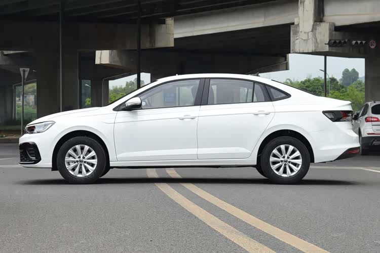 “大众朗逸”新锐出众版上市，指导价7.999万，配1.5L+6AT变速箱_车家号_发现车生活_汽车之家