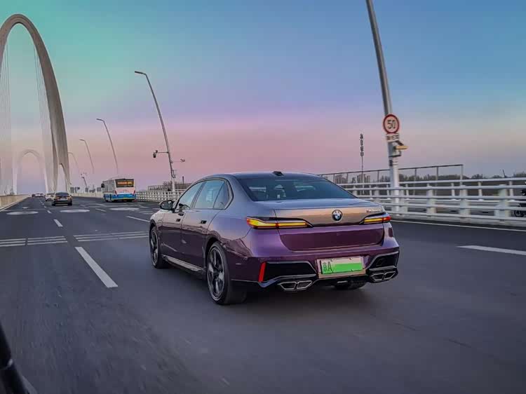 【文章】售价近200万！为什么宝马M760Le是一款真正意义上的好车？_车家号_汽车之家