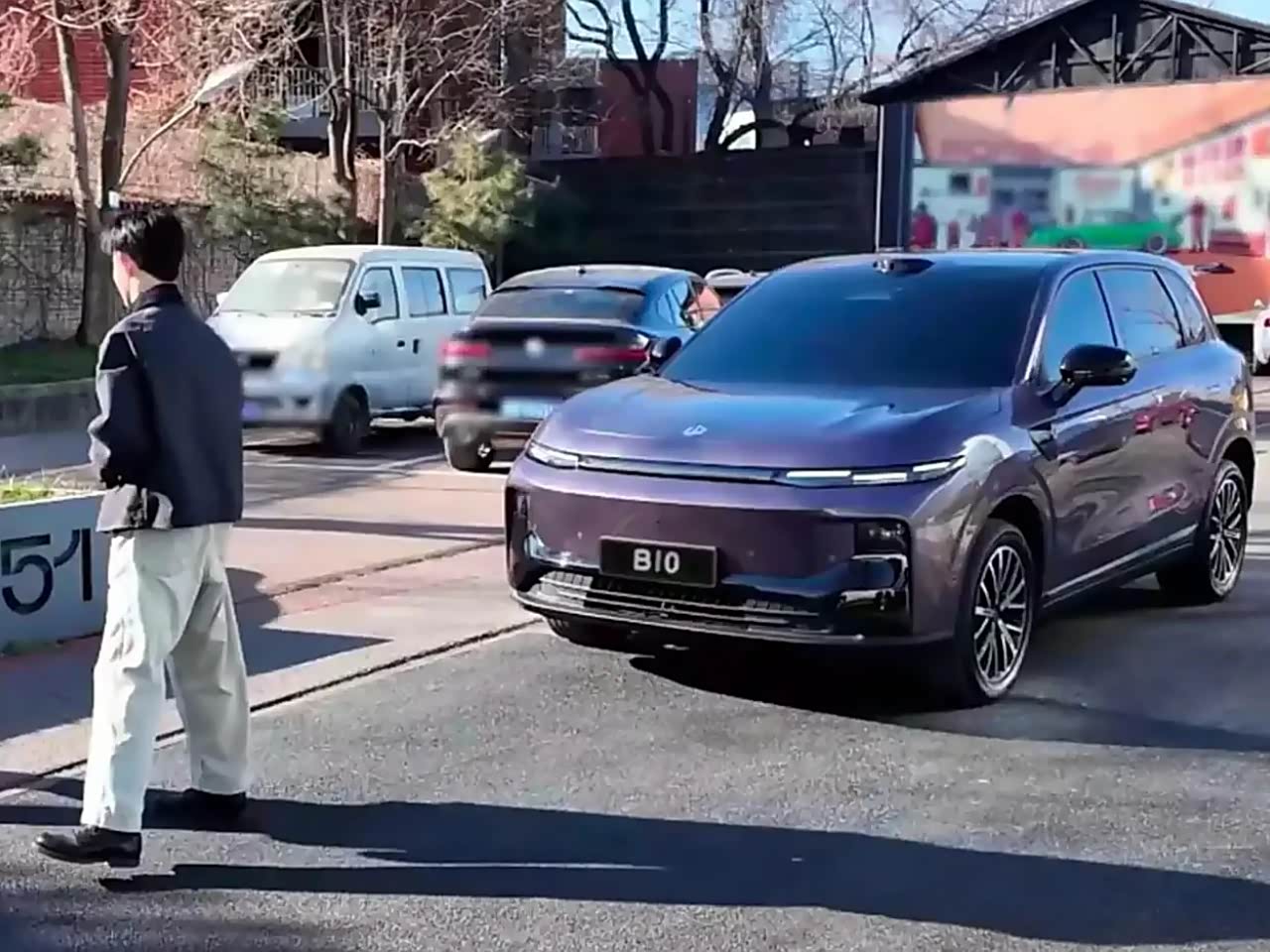 全新零跑B10街头亮相，悬浮大屏+激光雷达+218马力，续航510km！_车家号_发现车生活_汽车之家