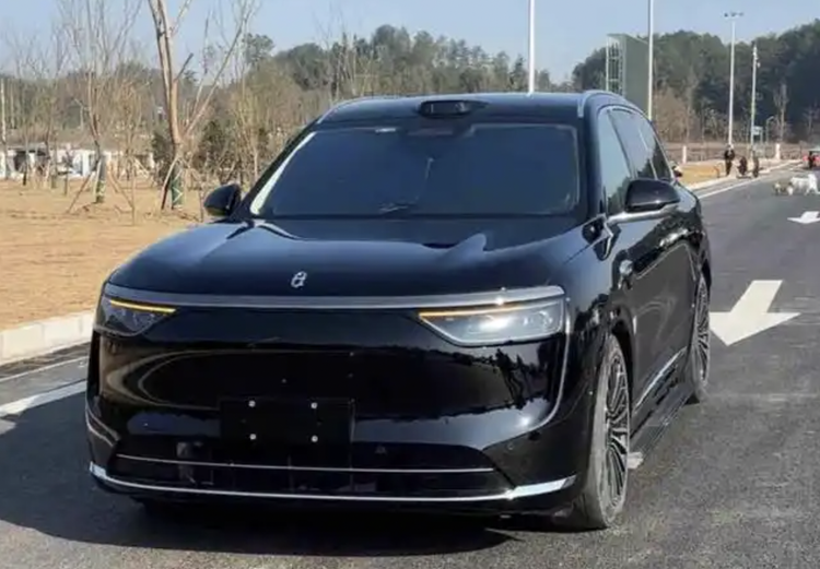 问界M8实车曝光！尺寸比理想L8、魏牌蓝山还大或30万元起售_车家号_发现车生活_汽车之家