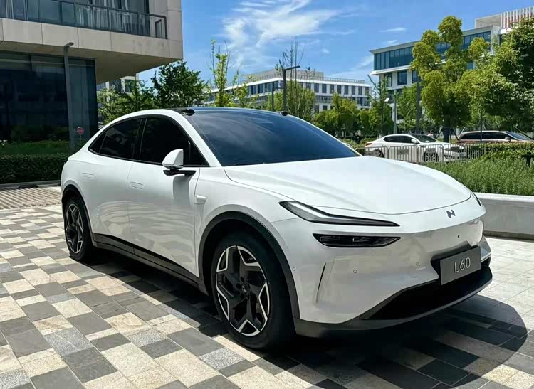 相对保守稳重的配色，乐道L60白色版实拍图曝光_车家号_发现车生活_汽车之家