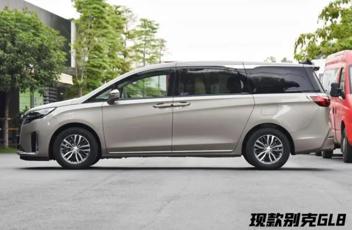 GL8出了插混版？疑似别克新GL8上路测试，多少有点“世纪”的影子_车家号_发现车生活_汽车之家