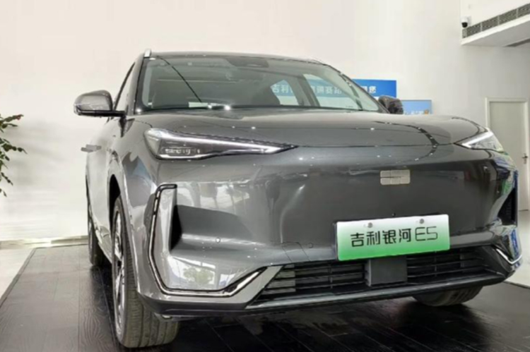 吉利银河E5实车曝光，纯电续航530公里_车家号_发现车生活_汽车之家
