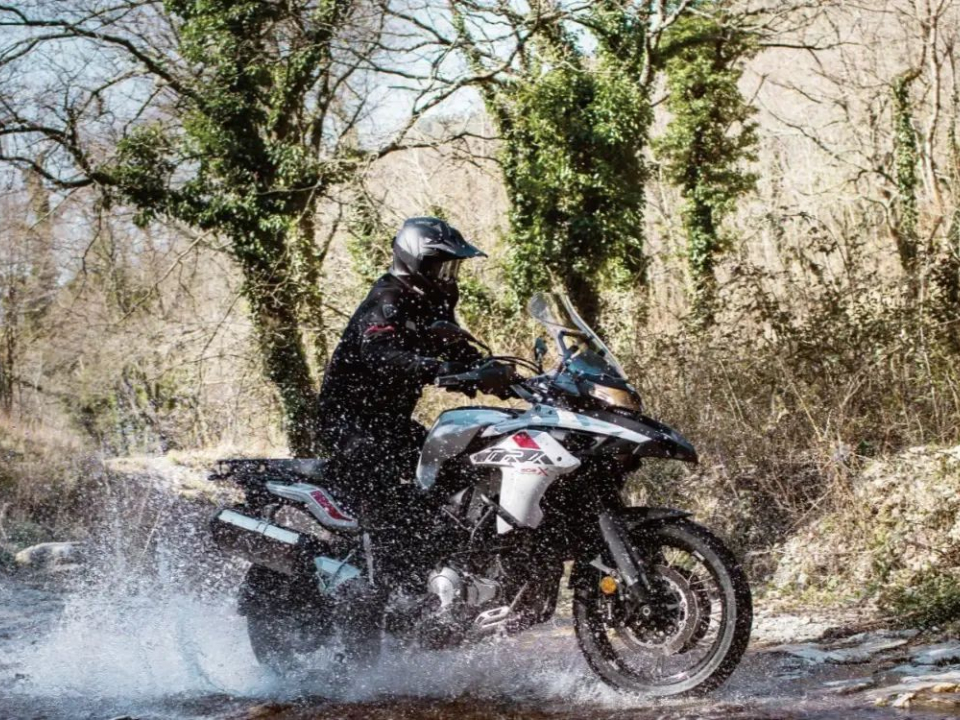 【贝纳利 龙卷风 Tornado 552R 贝纳利_贝纳利 龙卷风 Tornado 552R_汽车之家】