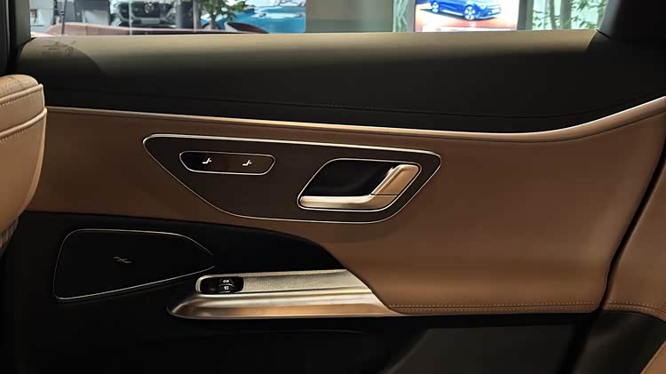 探店2025款奔驰E级，E260L裸车最低杀到35万，E300L落地50万以上_车家号_发现车生活_汽车之家