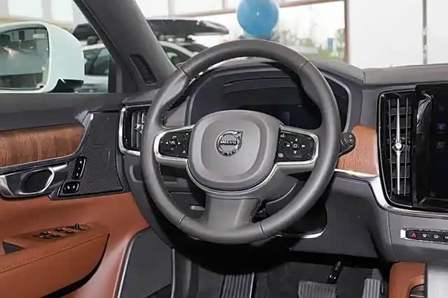 2025款沃尔沃V90上市，2.0T+8AT+四驱全能配置，售44.79-55.69万_车家号_发现车生活_汽车之家