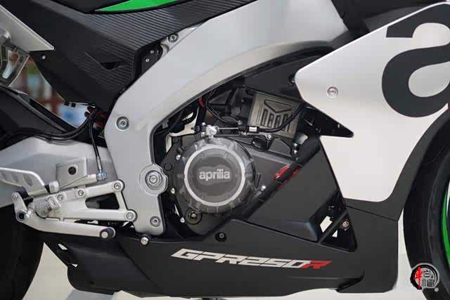 双翼梁车架+意式仿赛，宗申阿普利亚GPR250R，降价5000元_车家号_发现车生活_汽车之家