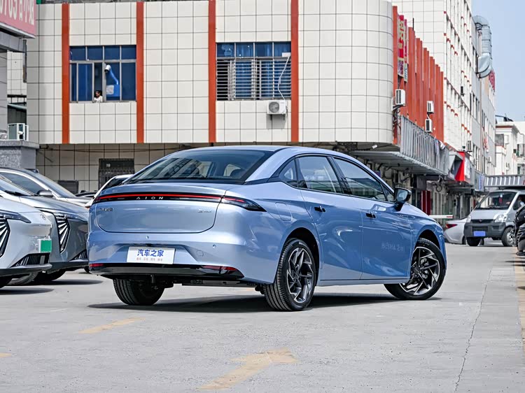 AION S MAX时尚运动紧凑型三厢车，配置丰富，续航里程可选_车家号_发现车生活_汽车之家