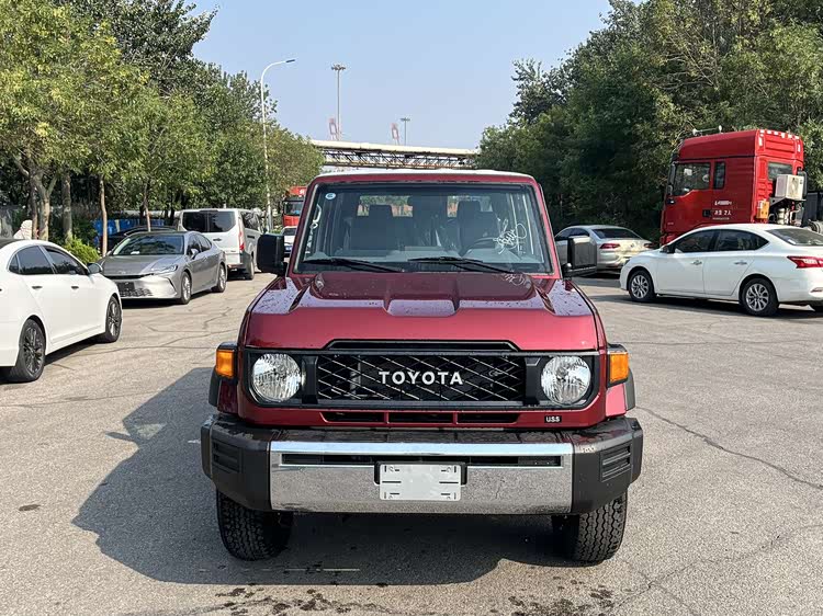 【文章】24款丰田LC76 4.0L自动挡 颜色：红/灰_车家号_汽车之家