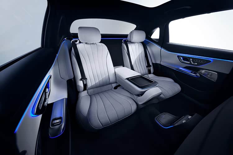 奔驰新款E350eL上市，纯电续航106公里，售价53.86万元_车家号_发现车生活_汽车之家